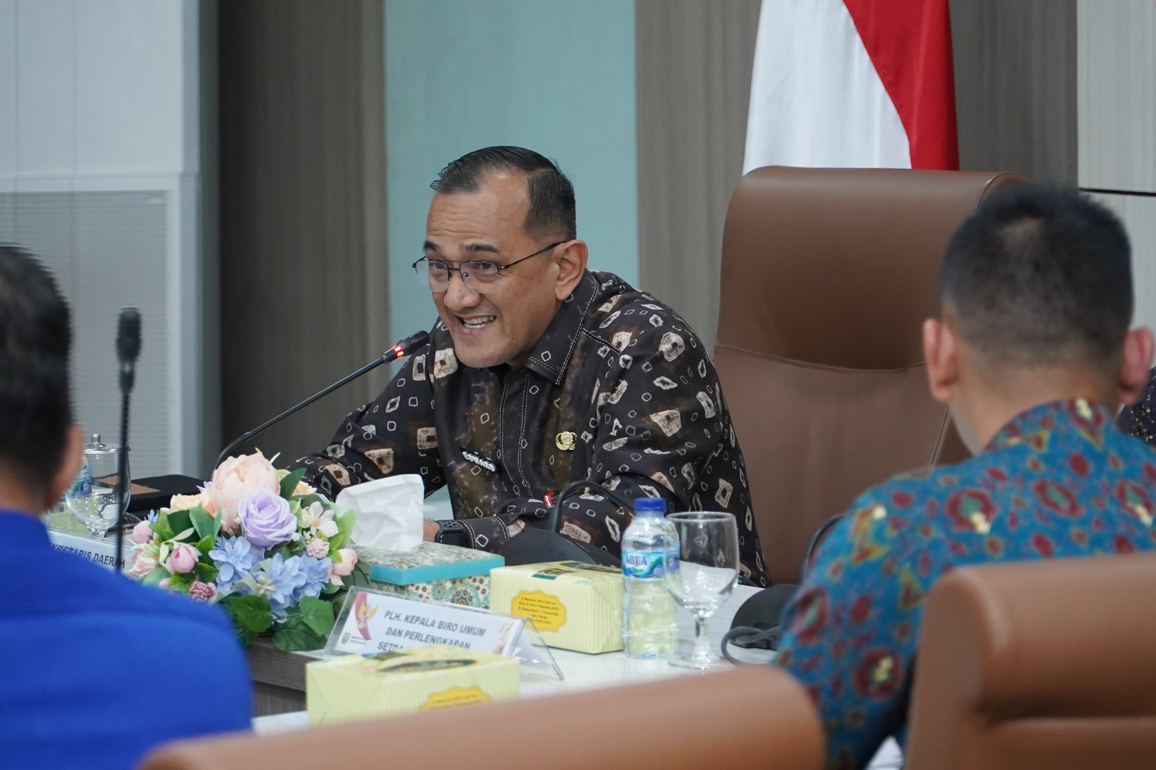 Pj Sekda Edward Candra Pimpin Rapat Pemantapan dan Serahkan SK ... Pj Sekda Edward Candra Pimpin Rapat Pemantapan dan Serahkan SK ...