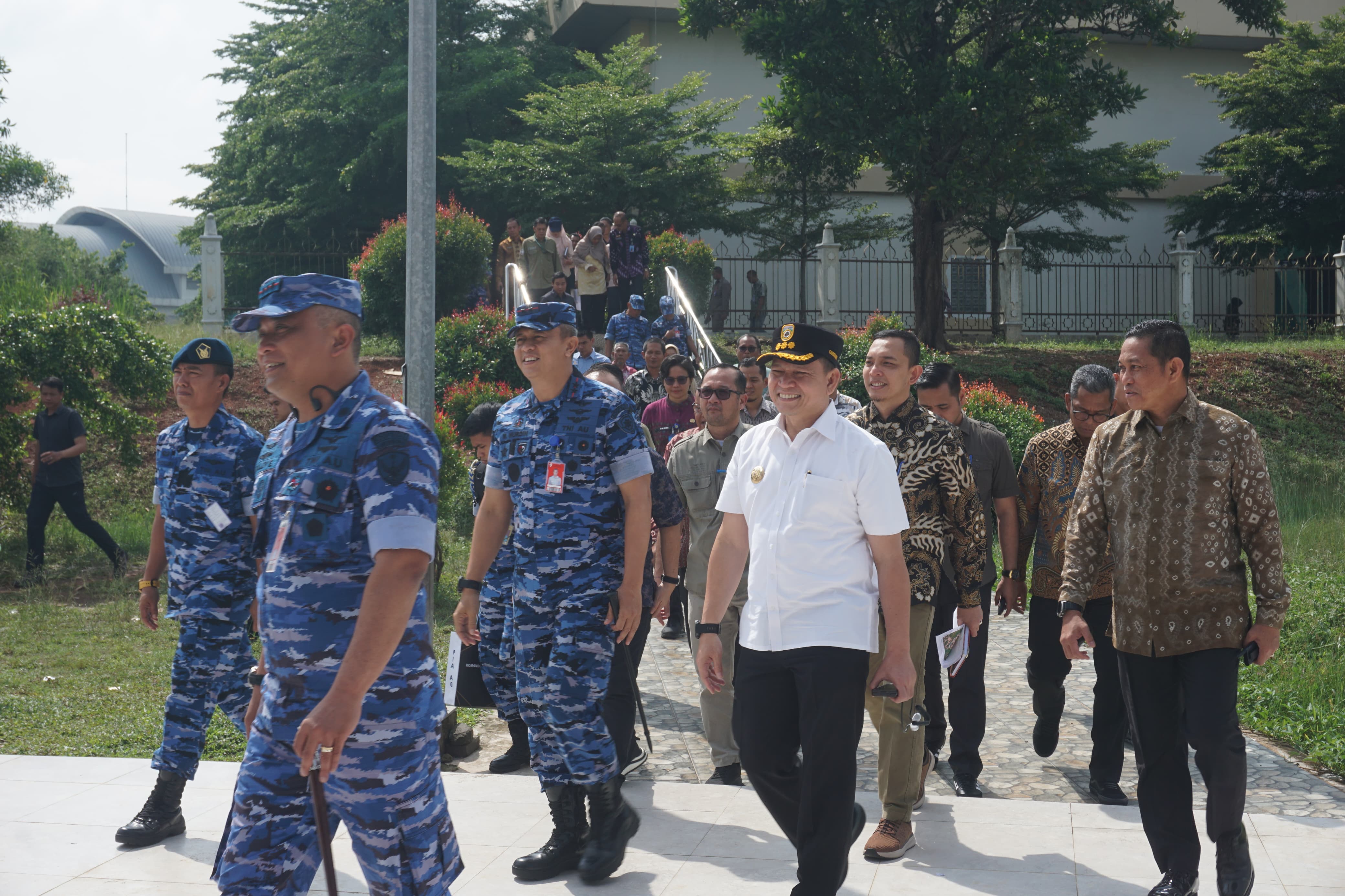 Pj Gubernur Elen Setiadi bersama PANGKOOPSUD I Tinjau Lokasi Aset ... Pj Gubernur Elen Setiadi bersama PANGKOOPSUD I Tinjau Lokasi Aset ...