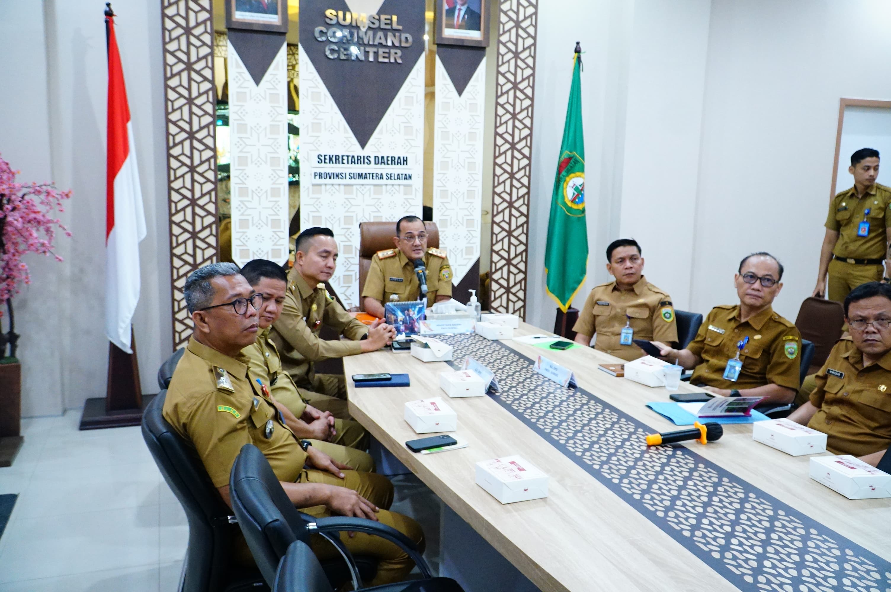 Sumsel Status Siaga Kabut Asap, Sekda Edward Candra ikuti Rapat Monitoring Penanganan Karhutla ...