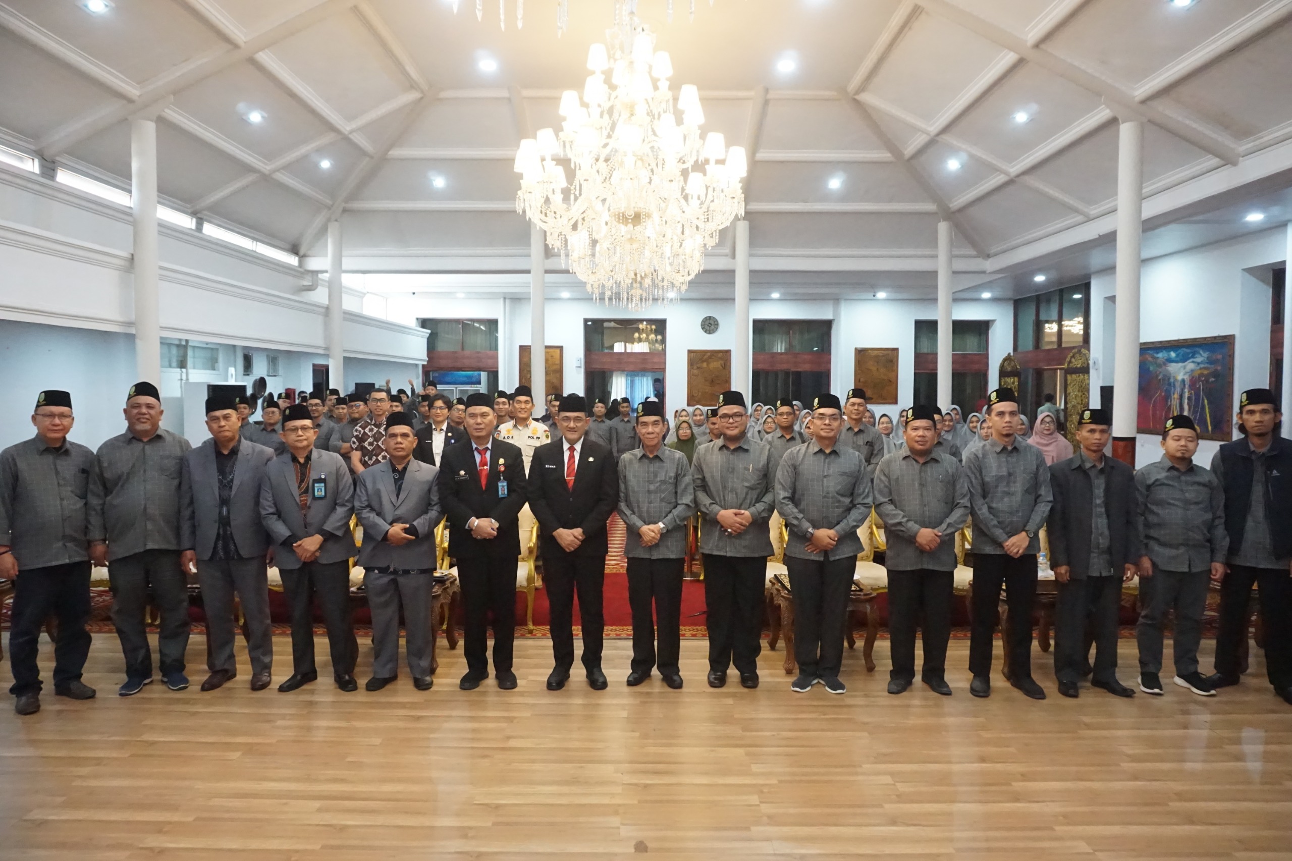 Sekda Edward Candra Lepas Kafilah Provinsi Sumsel Ikuti MTQ Tingkat Nasional XXX Kaltim | Sumselprov