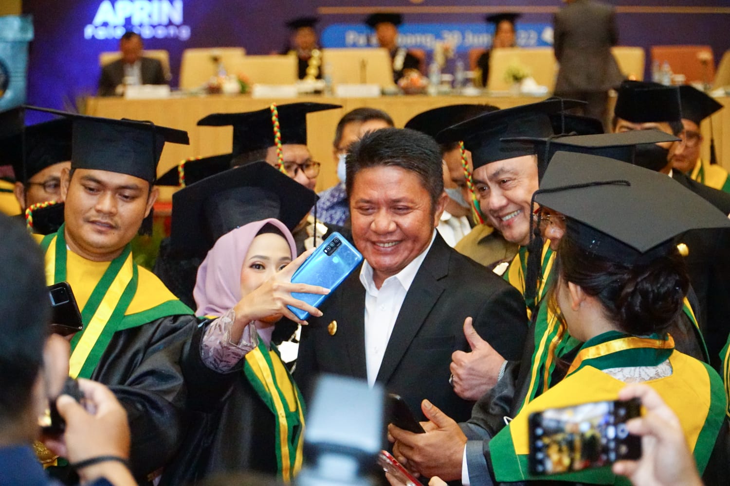 HD Hadiri Wisuda STIE Aprin Palembang | Sumselprov