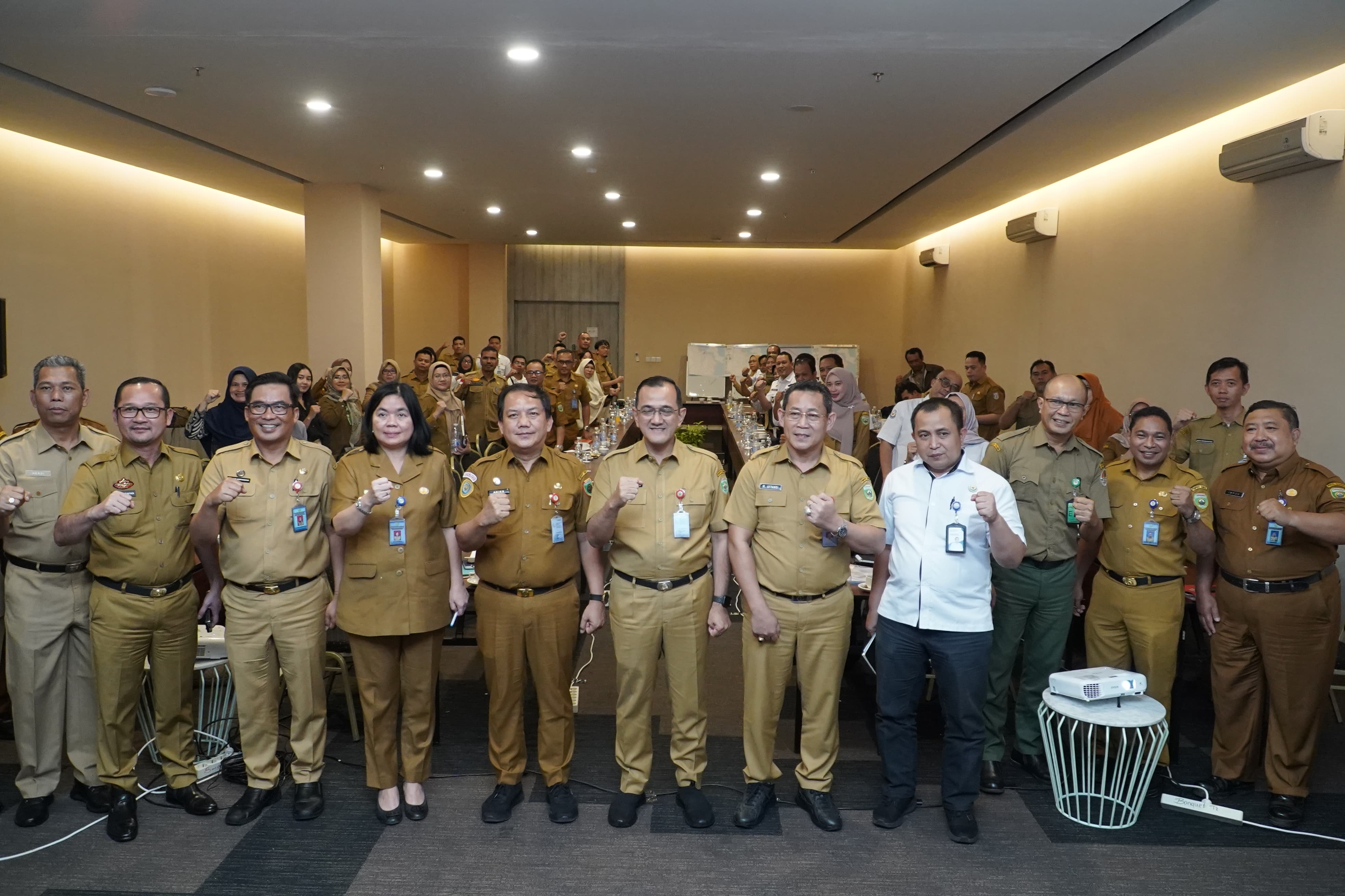 Plh Sekda Edward Chandra Buka FGD Penyusunan Perubahan Materi Teknis ...